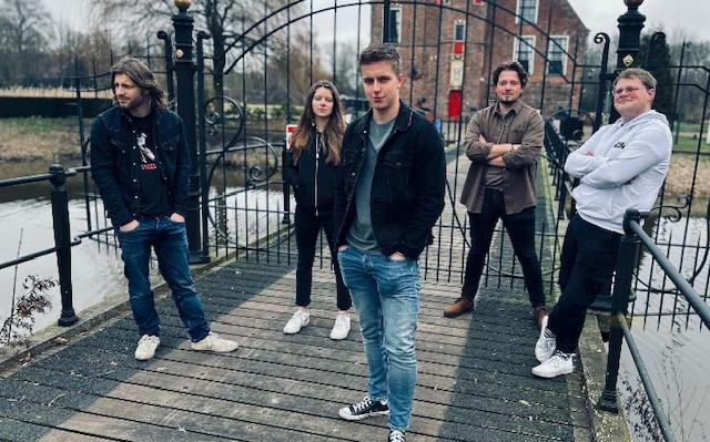 Te Weinig Aanmeldingen Voor NightHunt Op Museumplein Band Angry Chair Te Weinig Aanmeldingen Voor NightHunt Op Museumplein Band Angry Chair